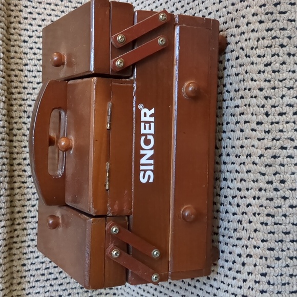 Singer | Storage & Organization | Singer Wooden Accordion Sewing Box ...